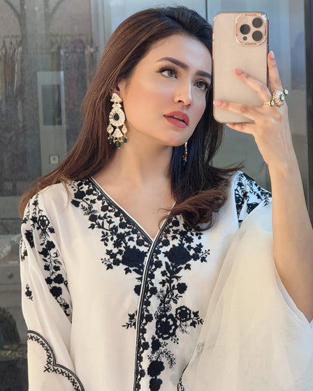 ROHEENAZ ROSETTE UNSTITCHED LAWN '26 – Closet Cloud